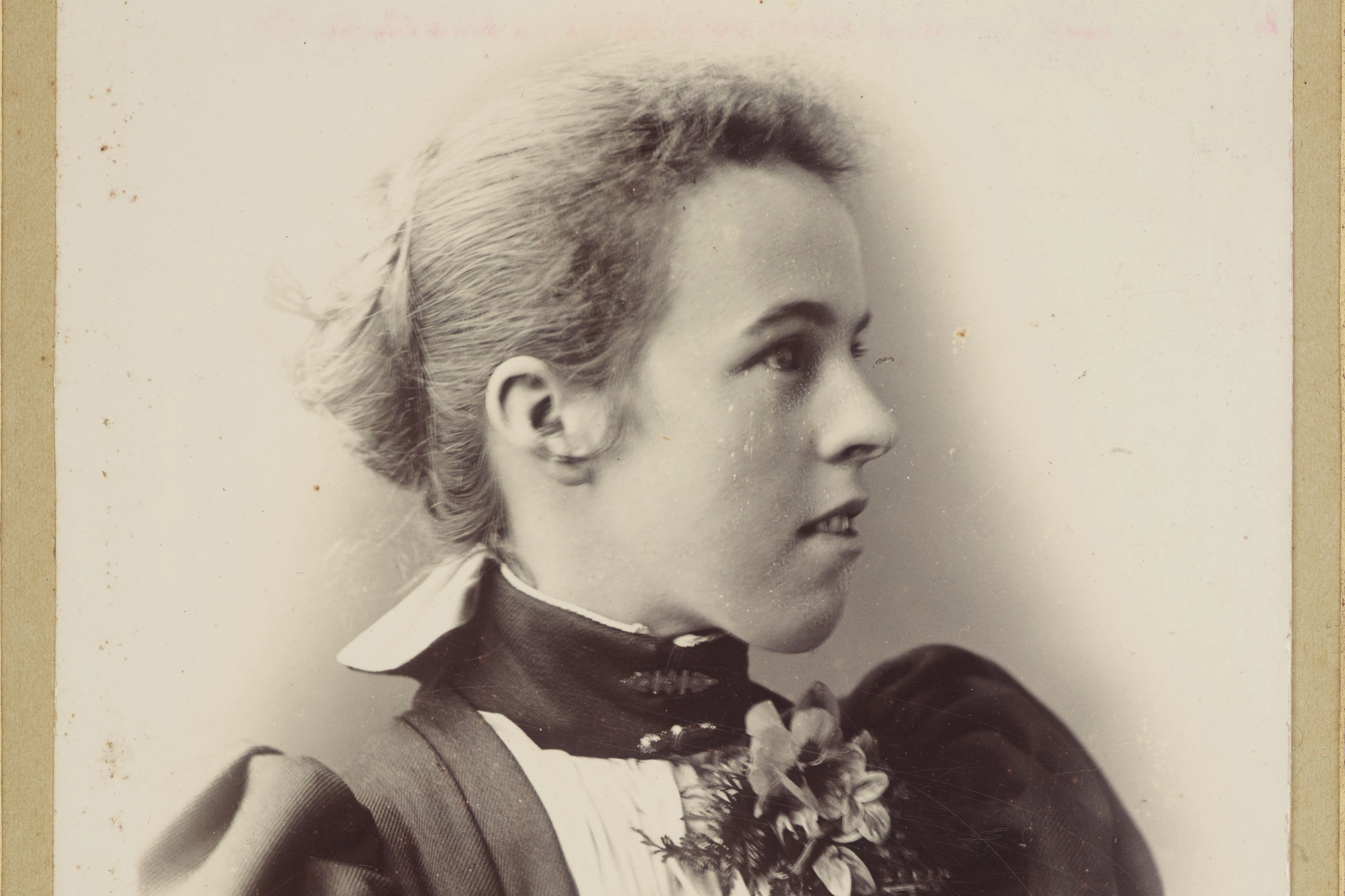 Lissa Mitchell: biography and 10 questions about Through Shaded Glass ...